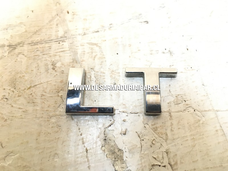 Logo Emblema Trasero Derecho En Letras* CHEVROLET TRACKER 1.8 F18D DOHC ...